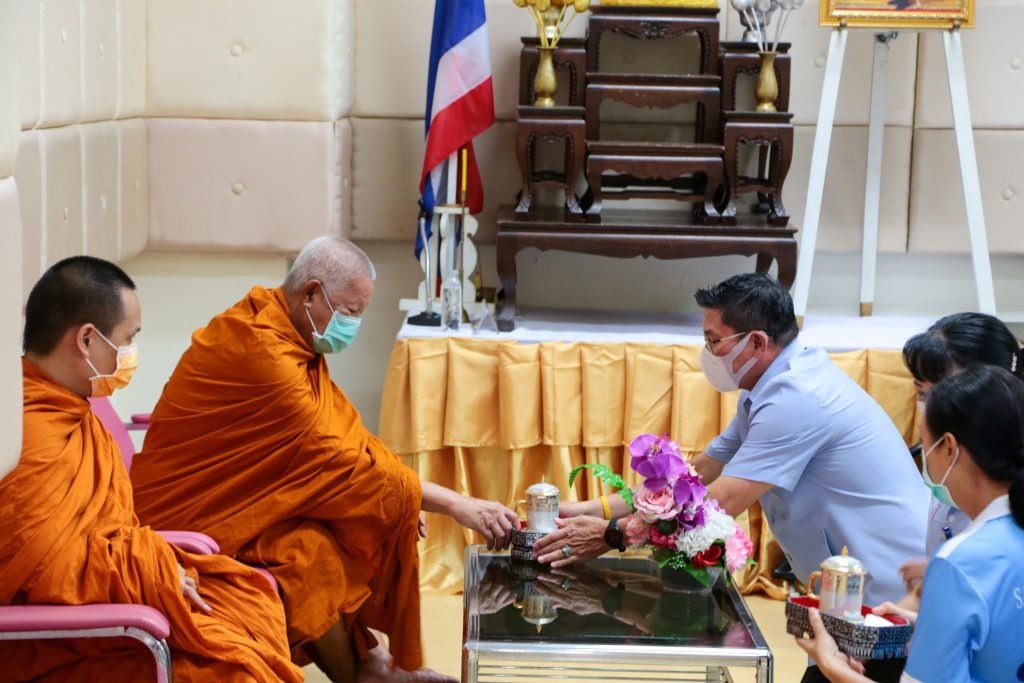 Pathum Thani’s monastic community and Wat Phra Dhammakaya provide 4,920 ...