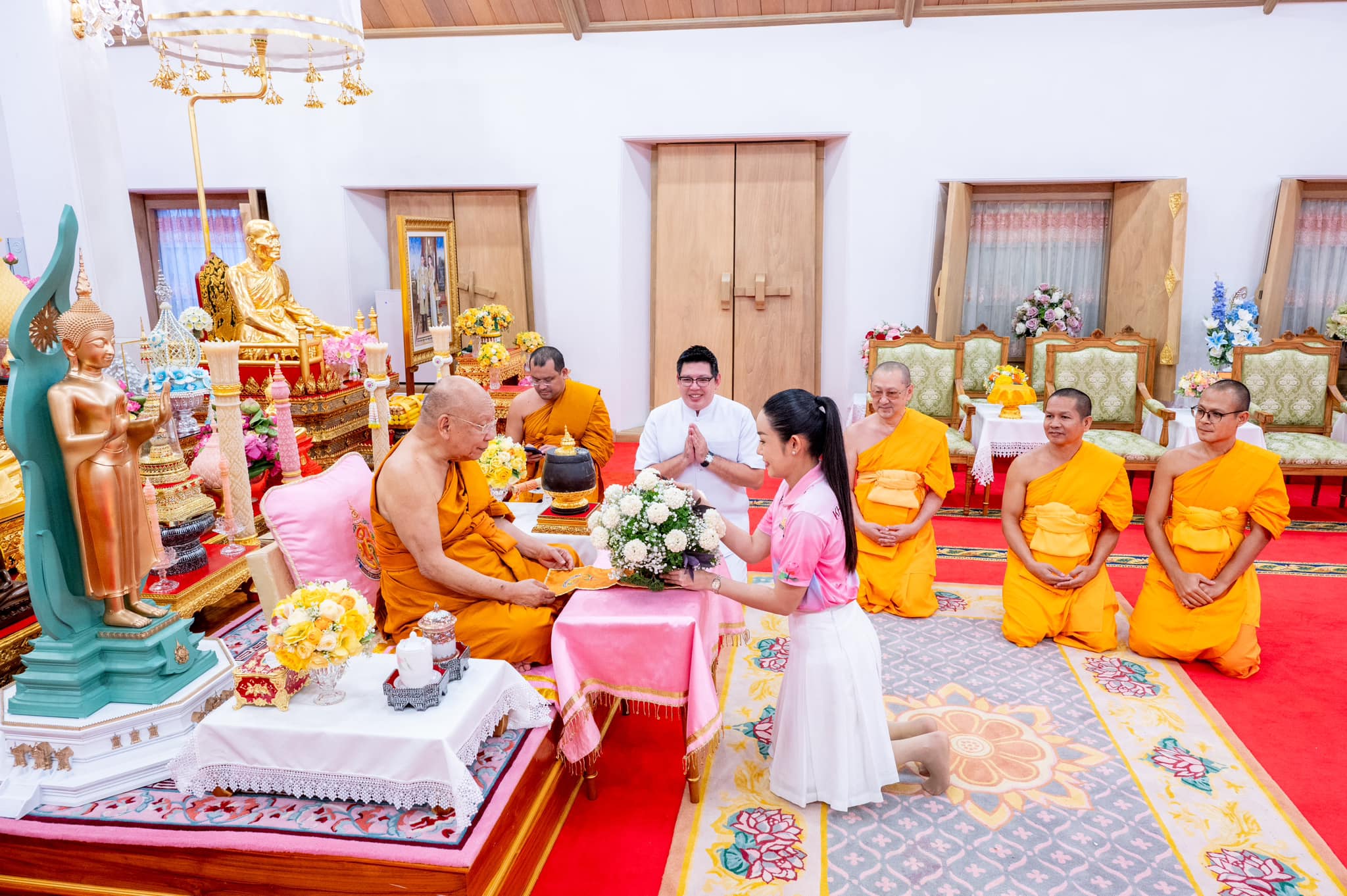 Wat Phra Dhammakaya and Dhammakaya Foundation offer the monks ...